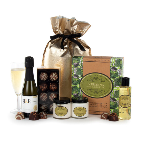 The Ultimate Christmas Hamper Checklist: Top 15 Items!